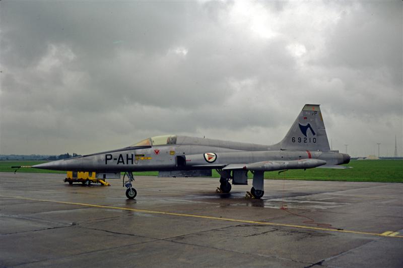 Norwegian F5-A - Clear the Bench! Group Build - Large Scale Planes