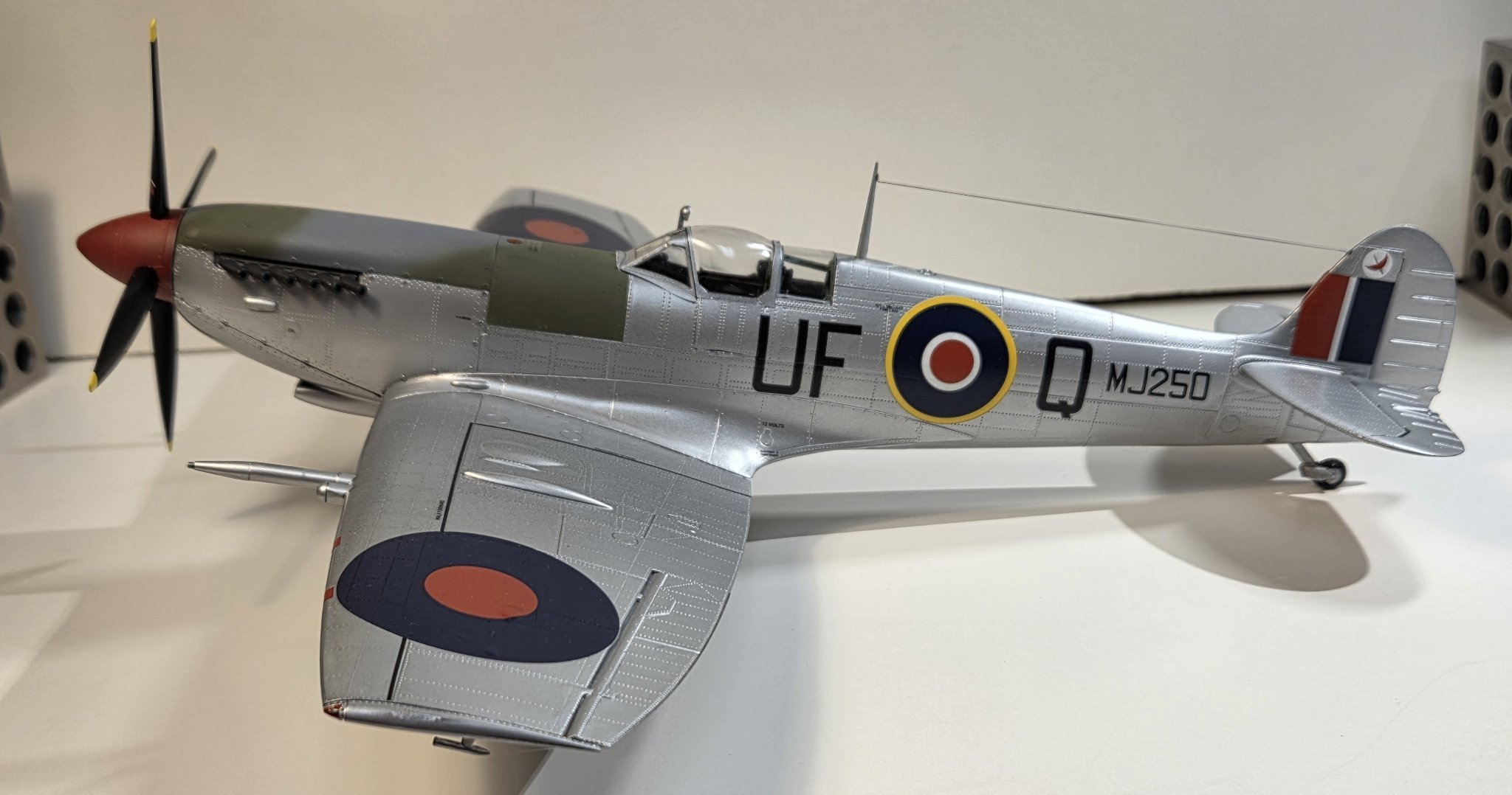 Spitfires! Group Build Gallery - Group Builds - Large Scale Planes